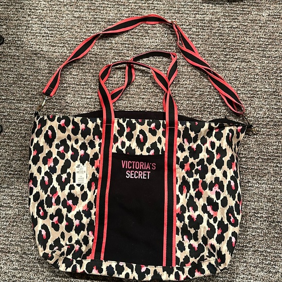 Victoria's Secret | Bags | Victorias Secret Tote Bag Cheetah Pattern ...